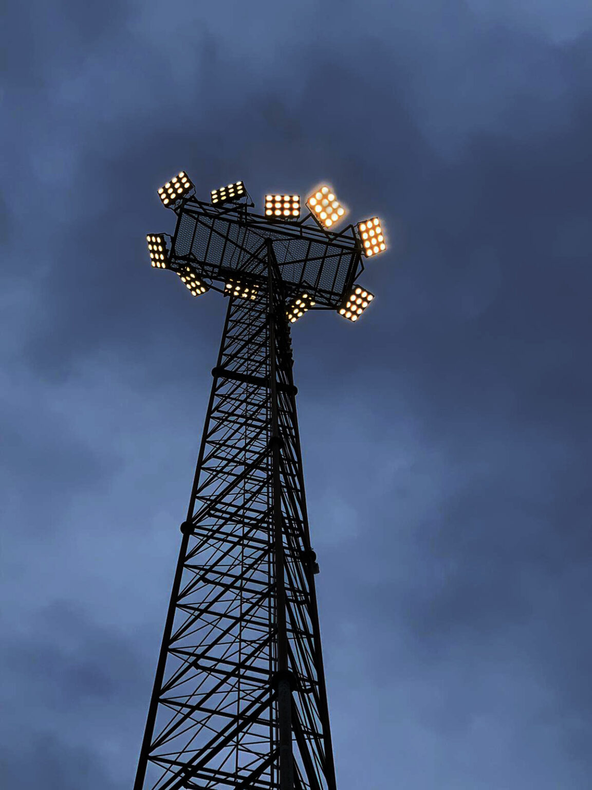 Mason 1000W Flood Focus: La solución preferida de iluminación de alta potencia para iluminar ...