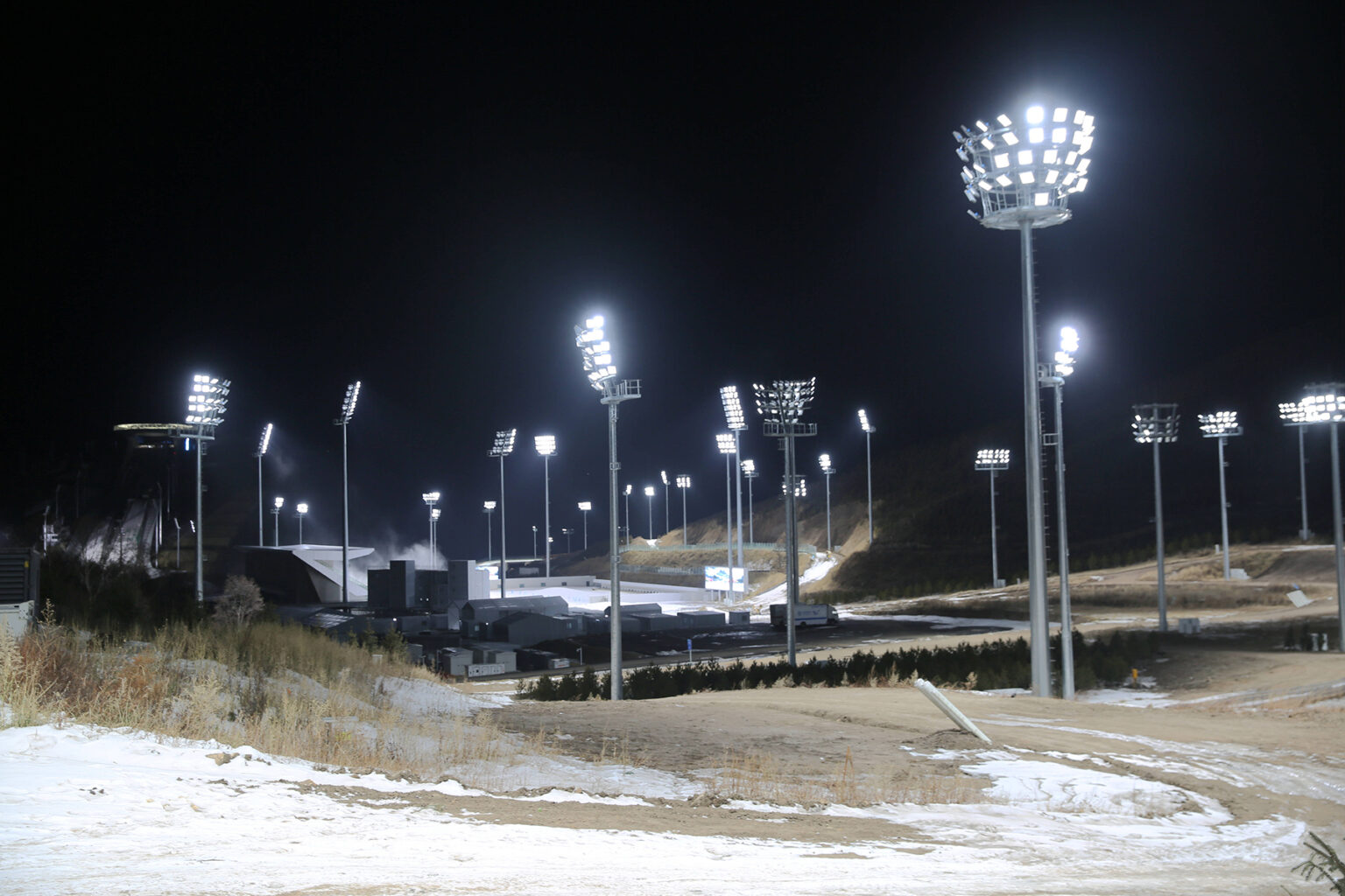 Panduan Pemilihan Lampu Tiang Tinggi: Mengapa Sumber Cahaya LED Telah ...